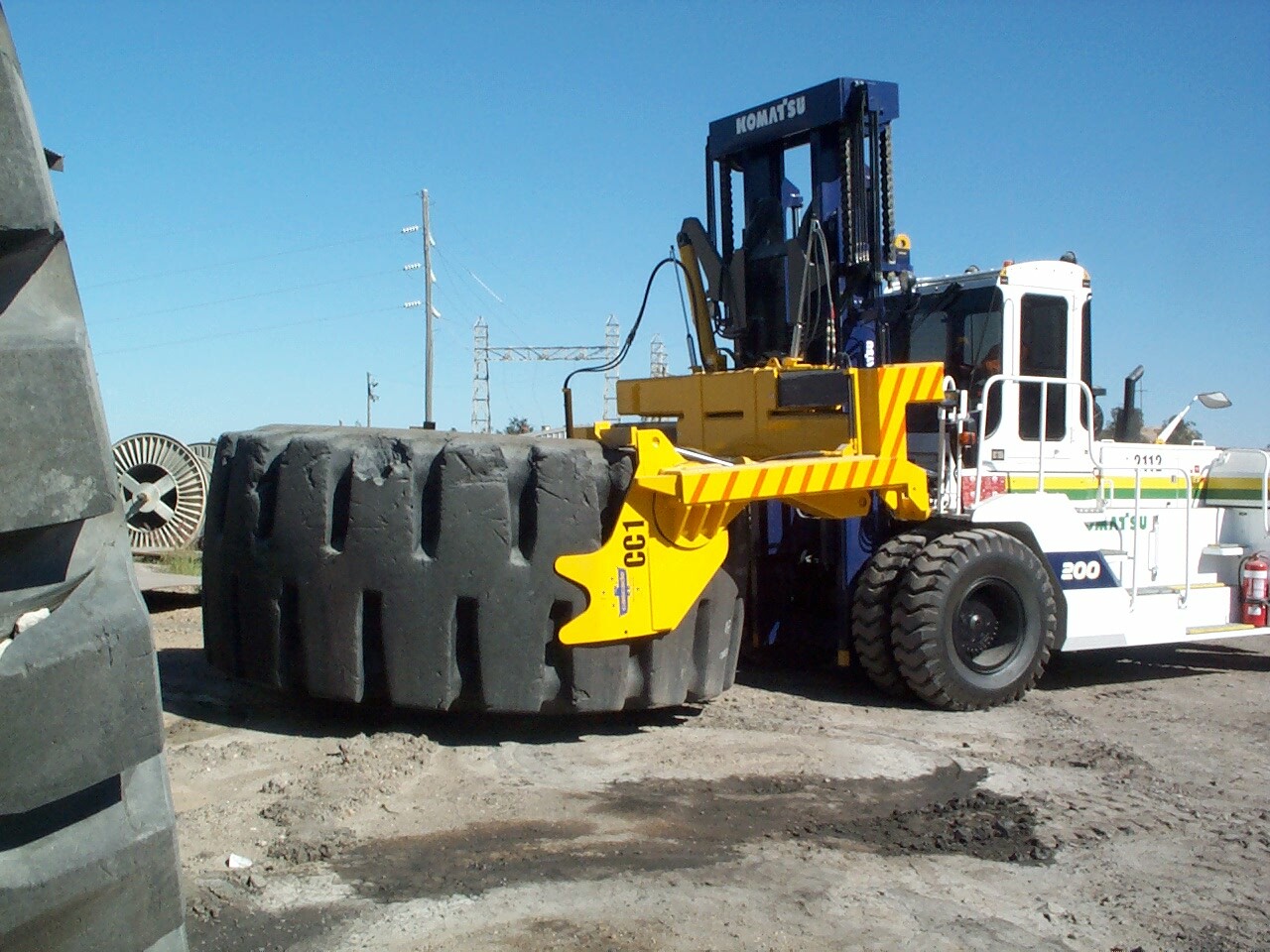 Komatsu Tyre Handler - 10 to 25 Tonne Capacity IC Engine Forklift