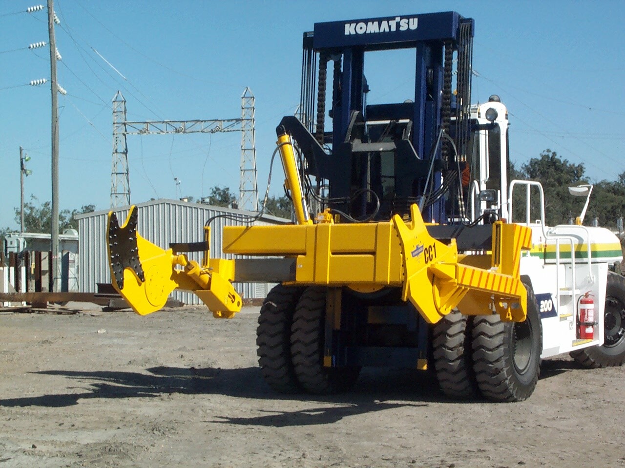 Komatsu Tyre Handler - 10 to 25 Tonne Capacity IC Engine Forklift
