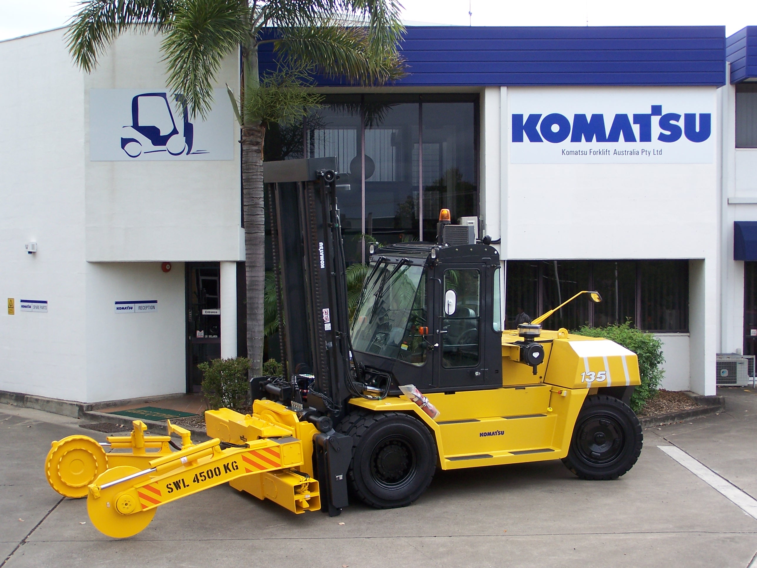 Komatsu Tyre Handler - 10 to 25 Tonne Capacity IC Engine Forklift